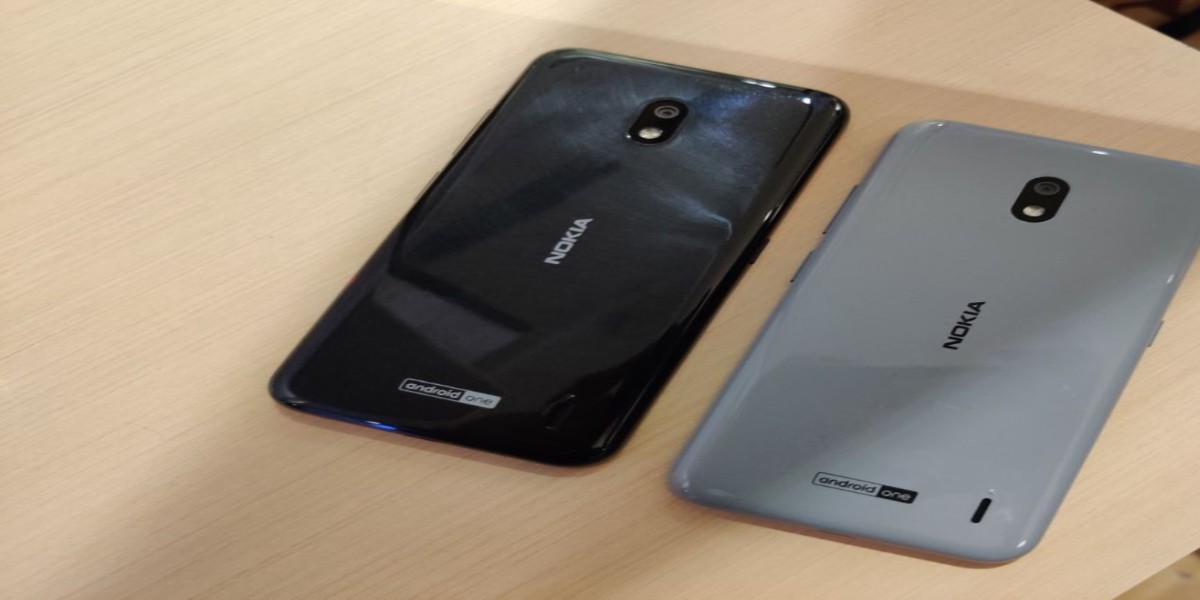 Best Small Smartphones That You Can Hold Comfortably | Cashify Blog