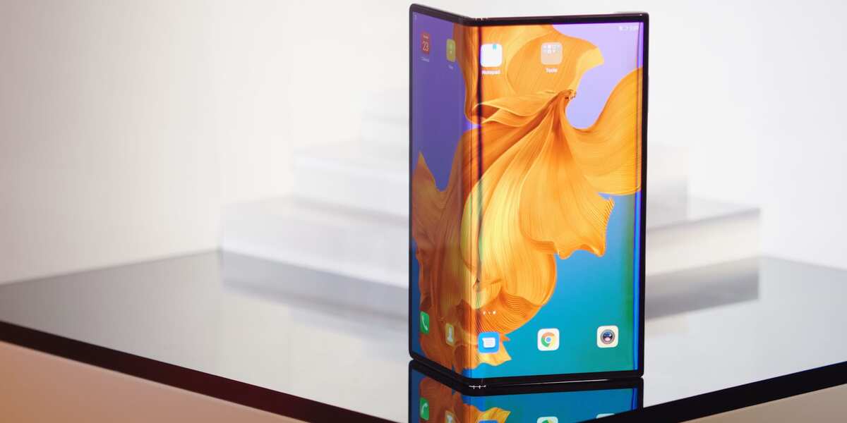 Huawei Foldable Phone With Unique Design In The Works | Cashify News