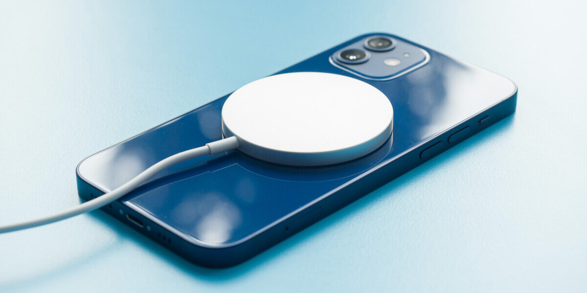 Is Your iPhone Charging Port Damaged? 5 Signs to Watch For! | Cashify ...