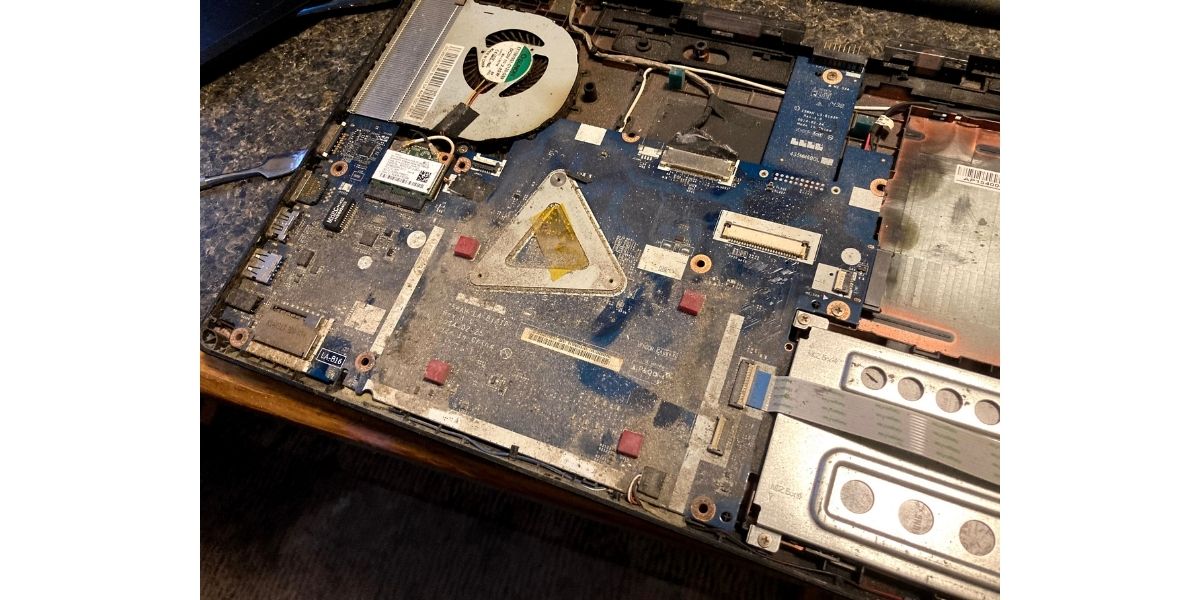 How To Clean Your Dirty Laptop The Right Way | Cashify Laptops Blog