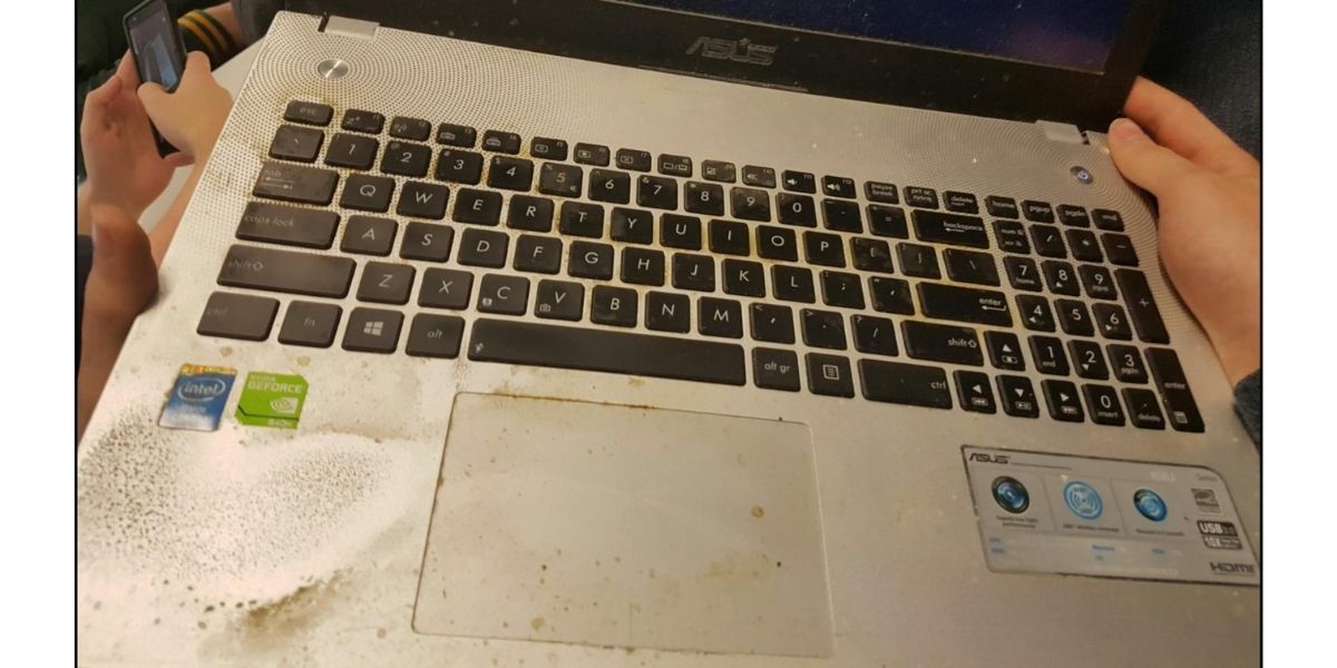How To Clean Your Dirty Laptop The Right Way | Cashify Laptops Blog