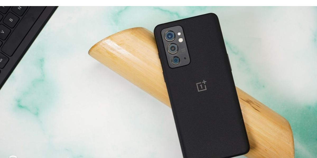 New OnePlus Smartphone In The Works: Check the Details Here | Cashify News