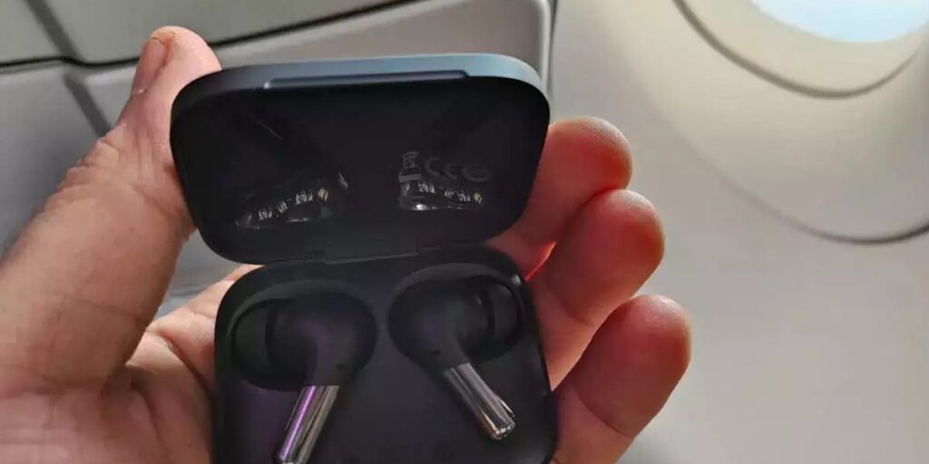 India TWS Shipments See Staggering Growth in Q1 2022 | Cashify News