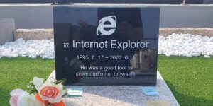Internet Explorer Gravestone Goes Viral In South Korea | Cashify News