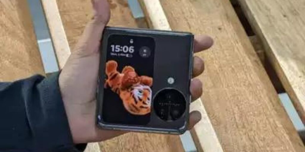 OnePlus May Launch Foldable Flip Phone With Telephoto Camera | Cashify News